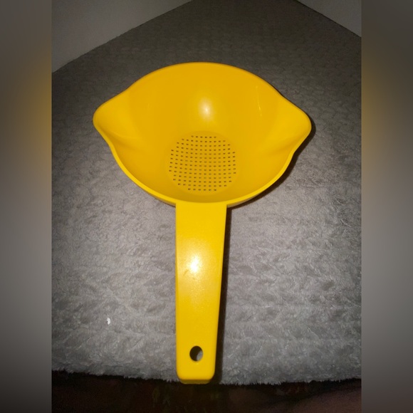 Tupperware | Kitchen | Vintage Qt Tupperware Yellow Strainer Colander ...
